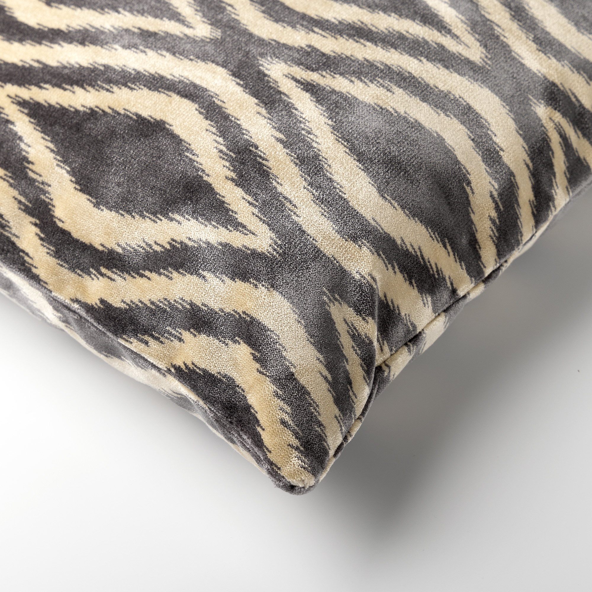 AMORA | Sierkussen 45x45 cm | Charcoal Gray | Antraciet | Hoii | met ...